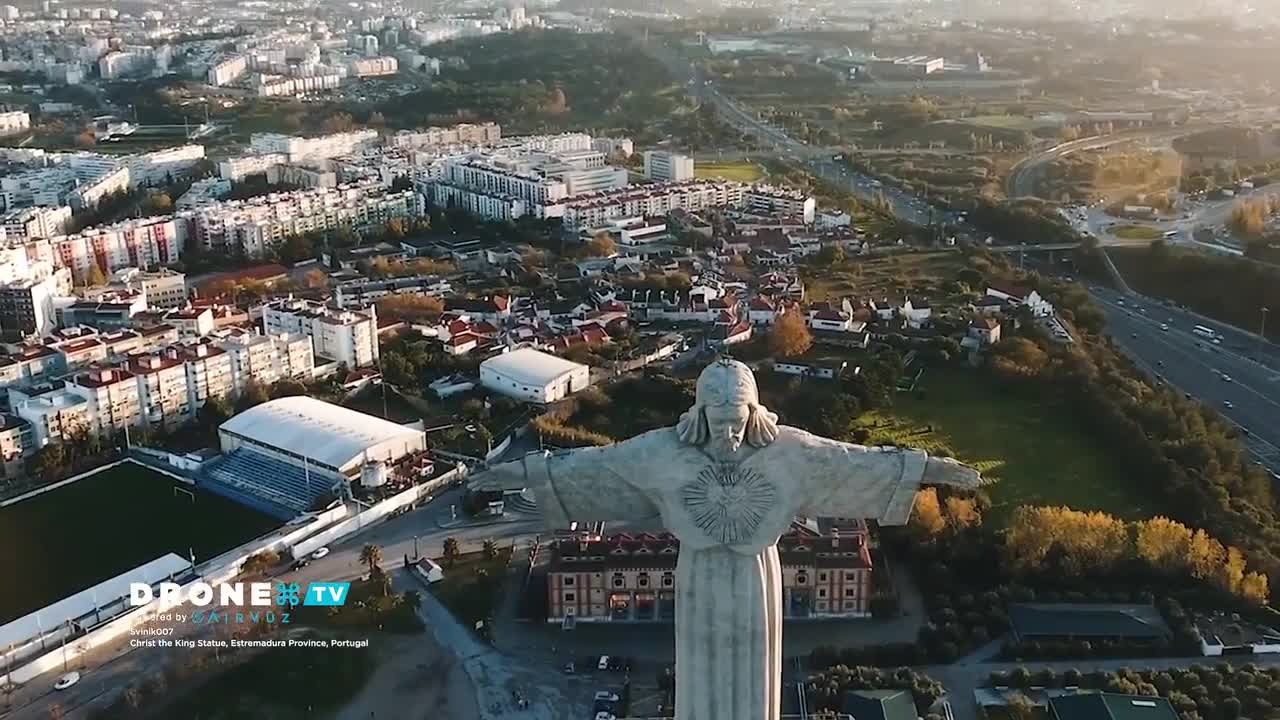 Vues de drones de statues et de sculptures