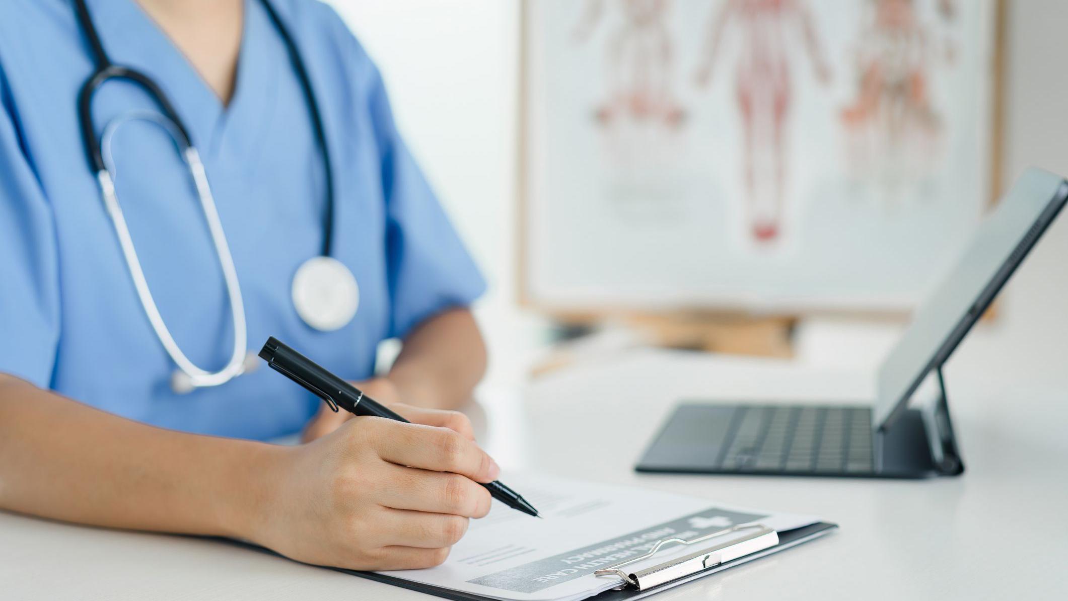 Hospital doctors to strike over pay