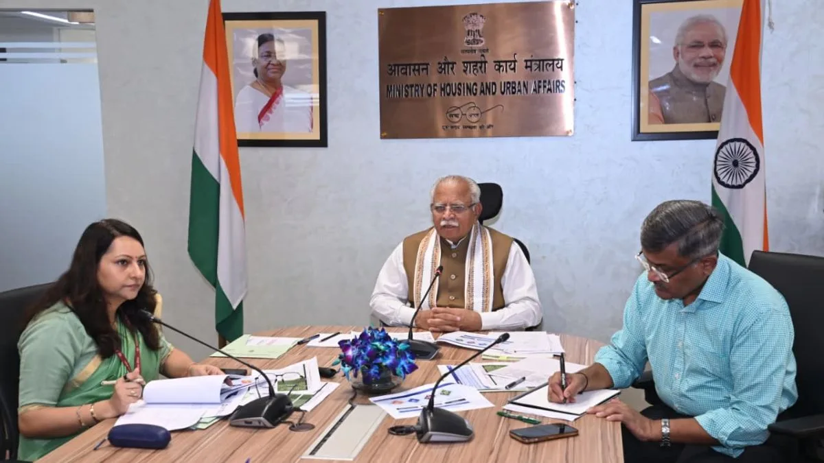 Manohar Lal reviews progress of PM SVANidhi Scheme with states, UTs, banks