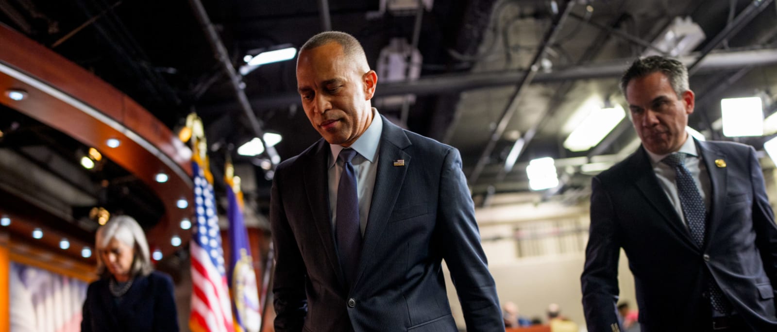 Hakeem Jeffries Finally Bends The Knee To Socialist Zohran Mamdani ...