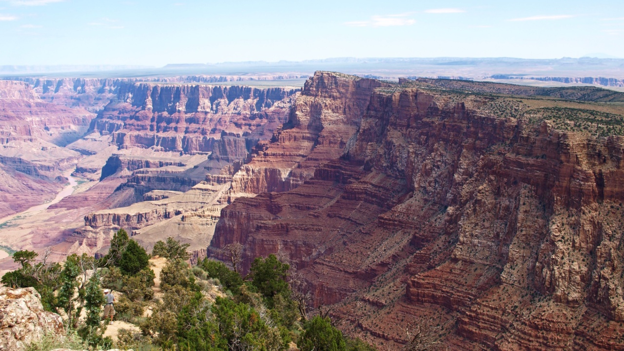 A peaceful drive through the Grand Canyon with unforgettable views