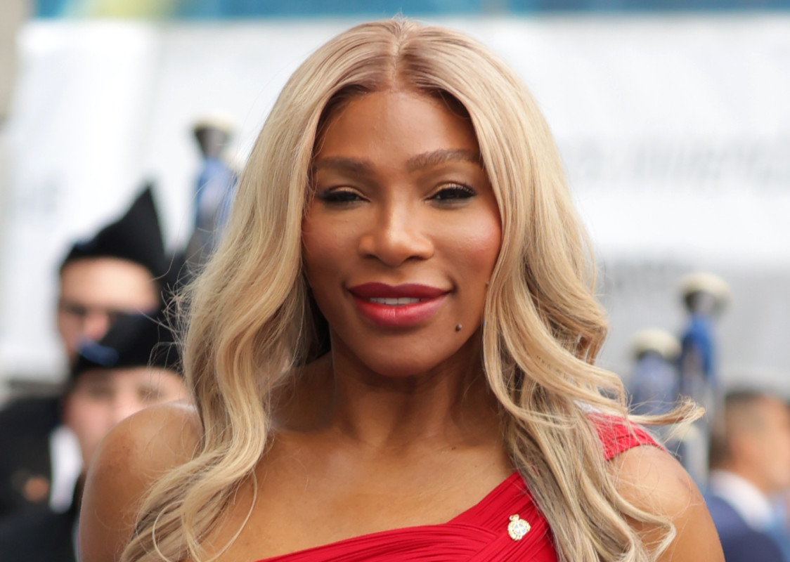 Serena Williams Earns Standing Ovation in Bold Red Gown While Receiving ...