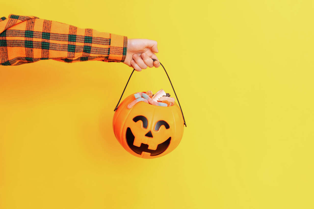 Here's what the most popular Halloween candy in CT is, according to ...