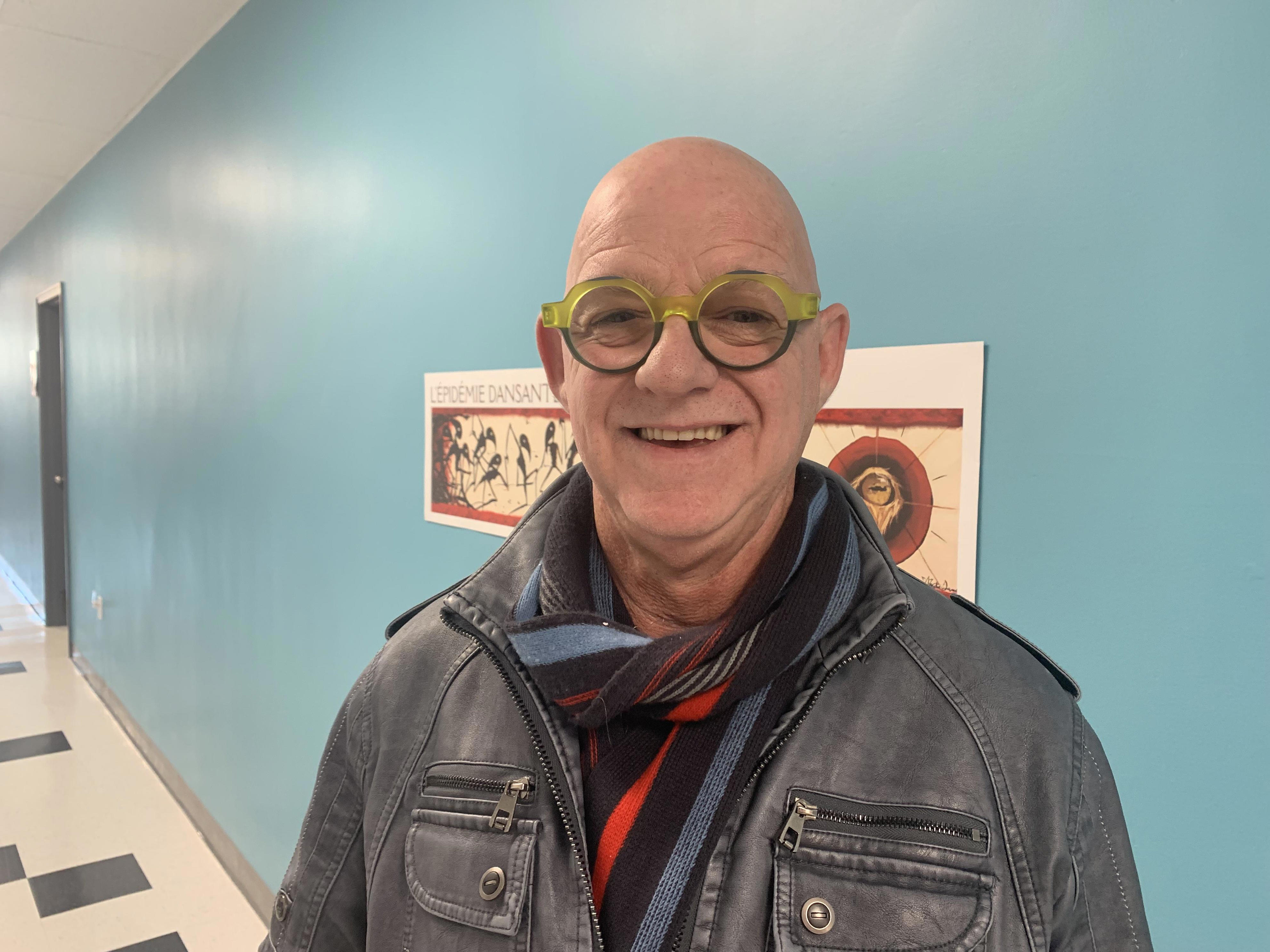 Marcher dans les souliers d’une personne atteinte du cancer, littéralement