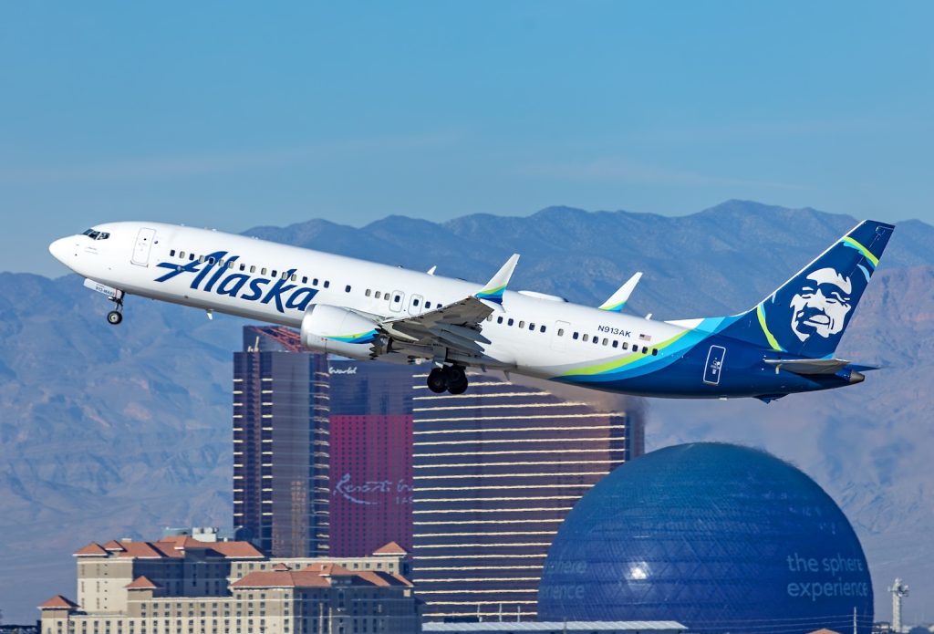 Alaska to open new 737 base