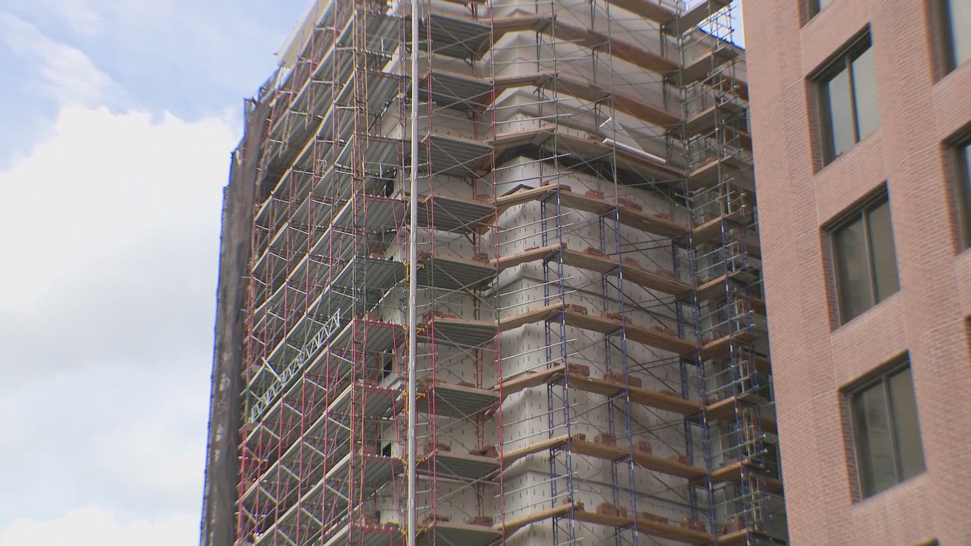 Partial scaffolding collapse causes emergency street closure in San Antonio