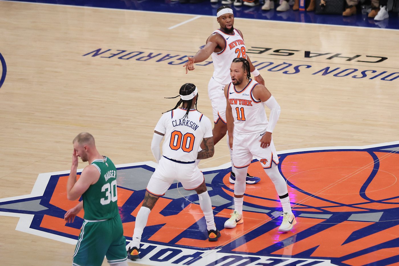 Knicks beat Celtics 105-95, start season 2-0