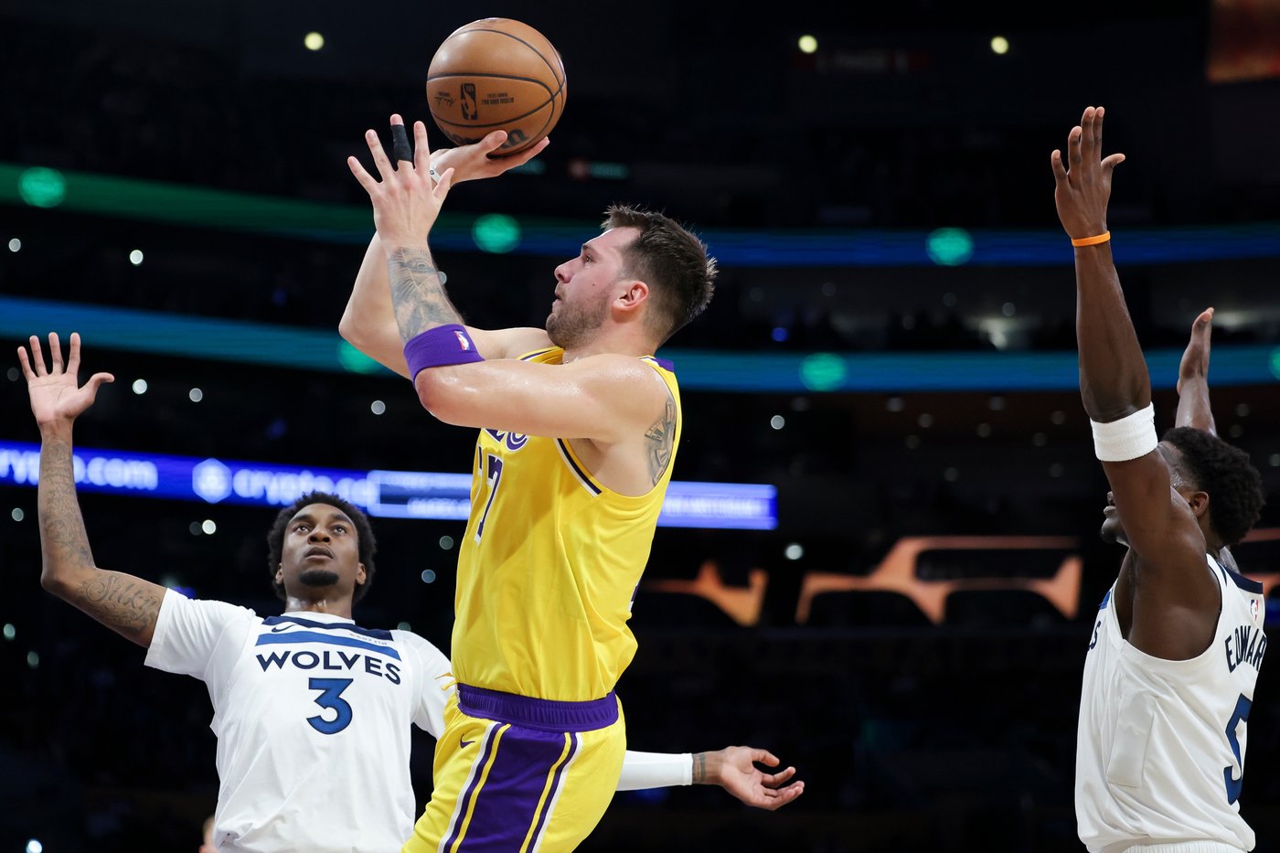 Luka Doncic scores 49 to extend his sizzling season start in Lakers ...