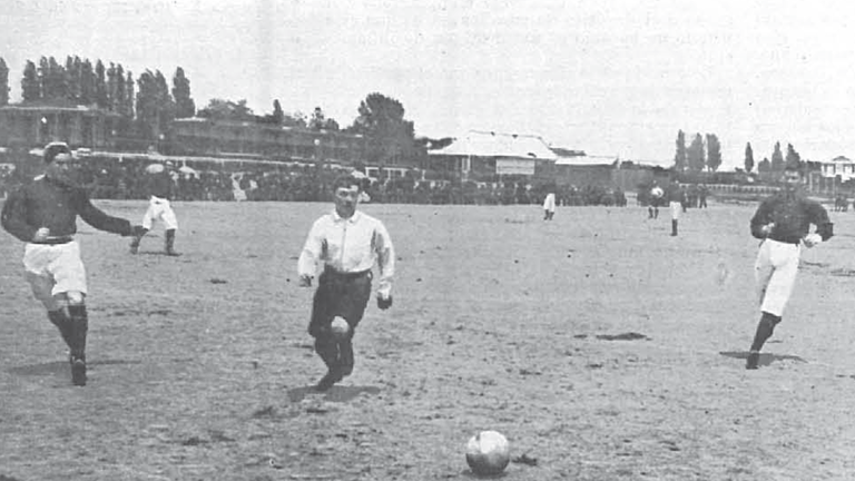 من فاز بأول مباراة كلاسيكو قبل 123 عاماً؟