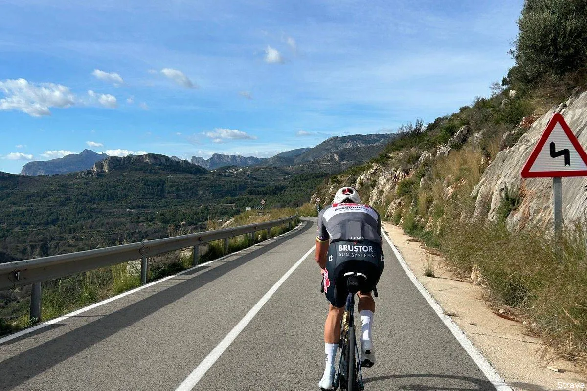 Mathieu van der Poel already back on familiar Spanish climbs in mid-October, joined by David Dekker