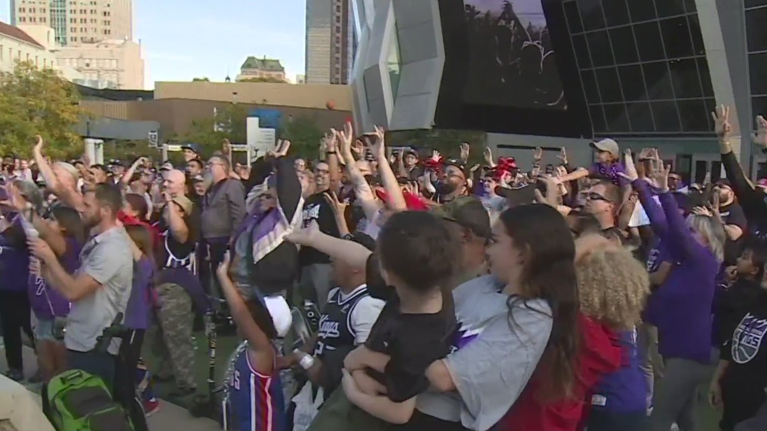 Sacramento Kings fans pack DOCO for home opener rally