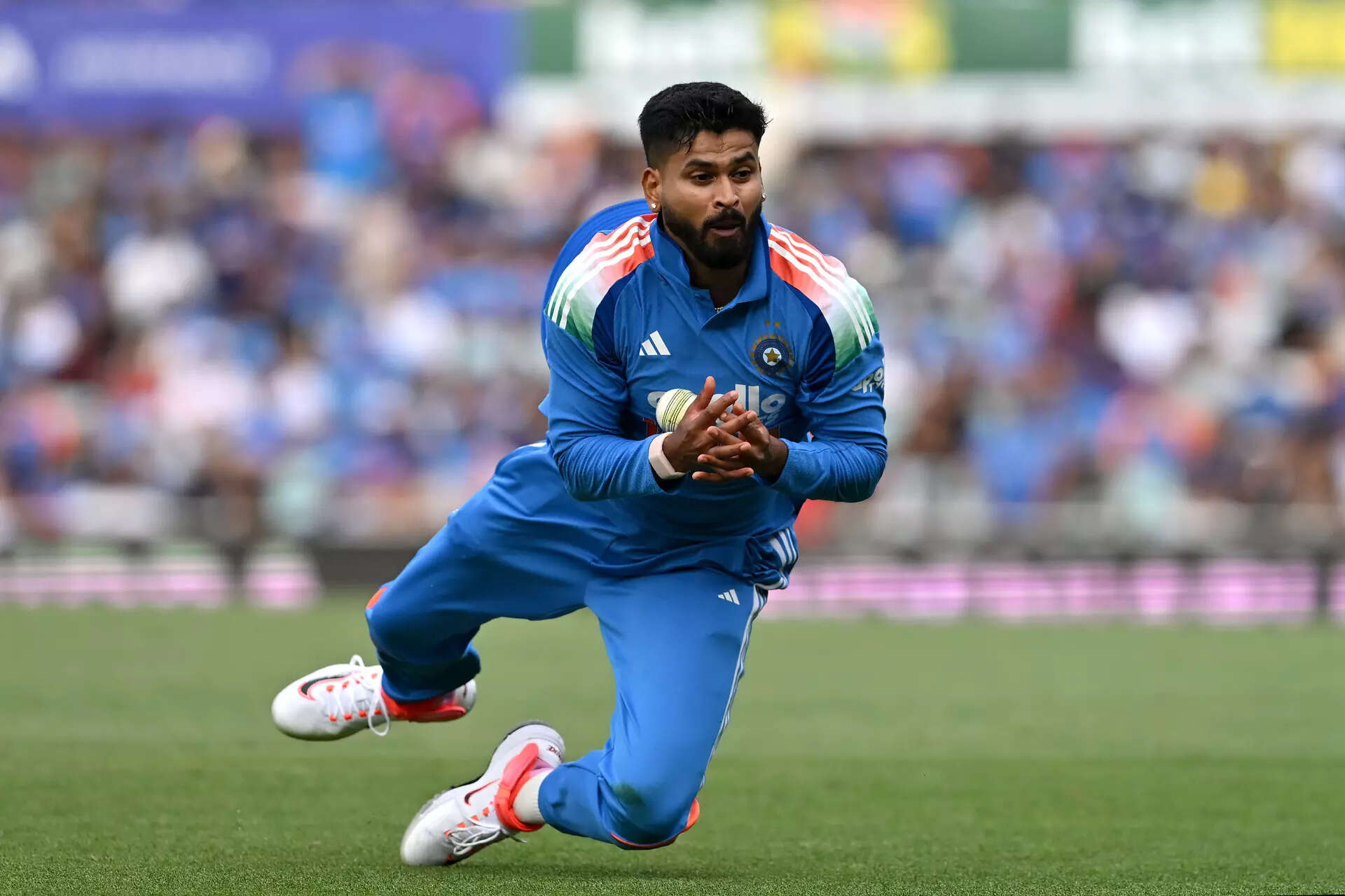 Watch: Shreyas Iyer or Kapil Dev? India batter takes staggering running ...