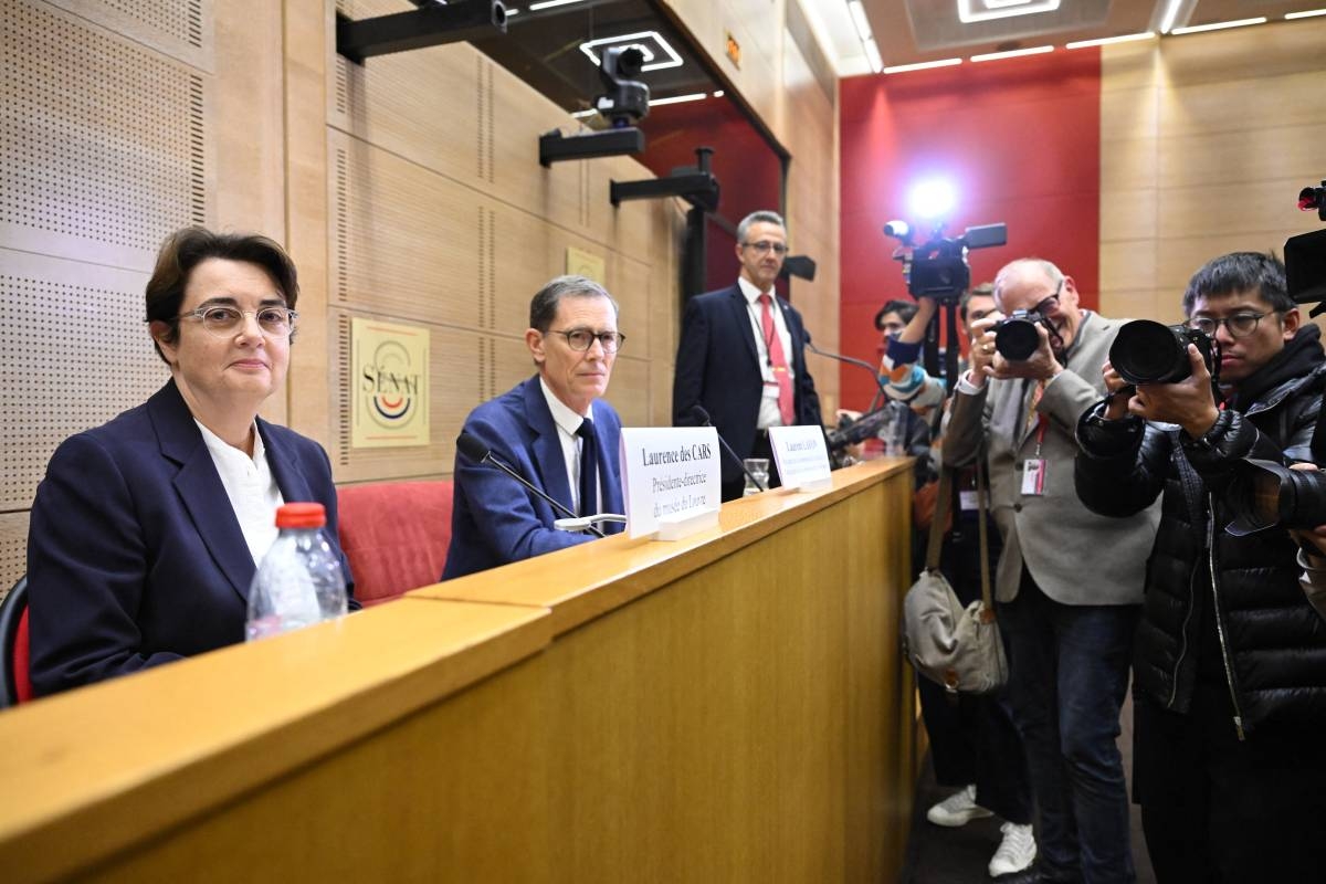 Inspector Clouseau? The mystery man in an AP photo after the Louvre ...