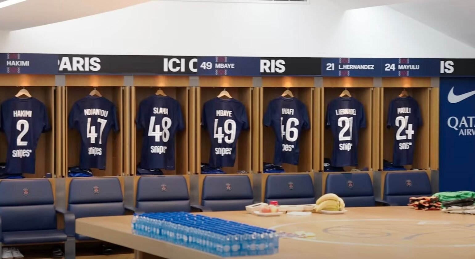 A new player has joined the PSG locker room