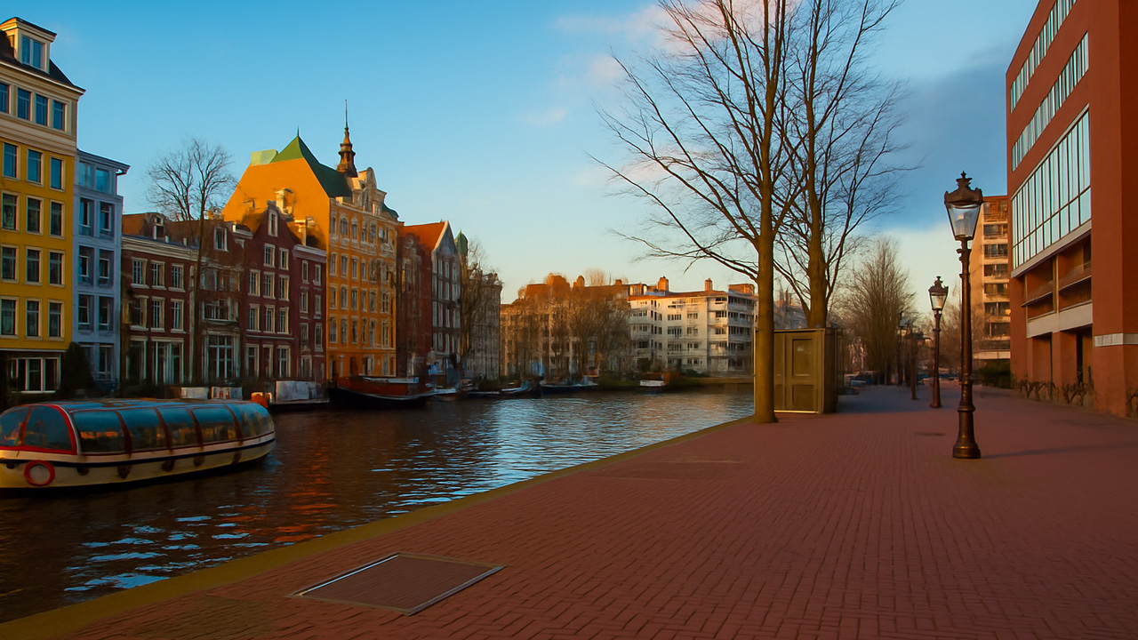 Walking in Amsterdam – Nightfall Over the Canals