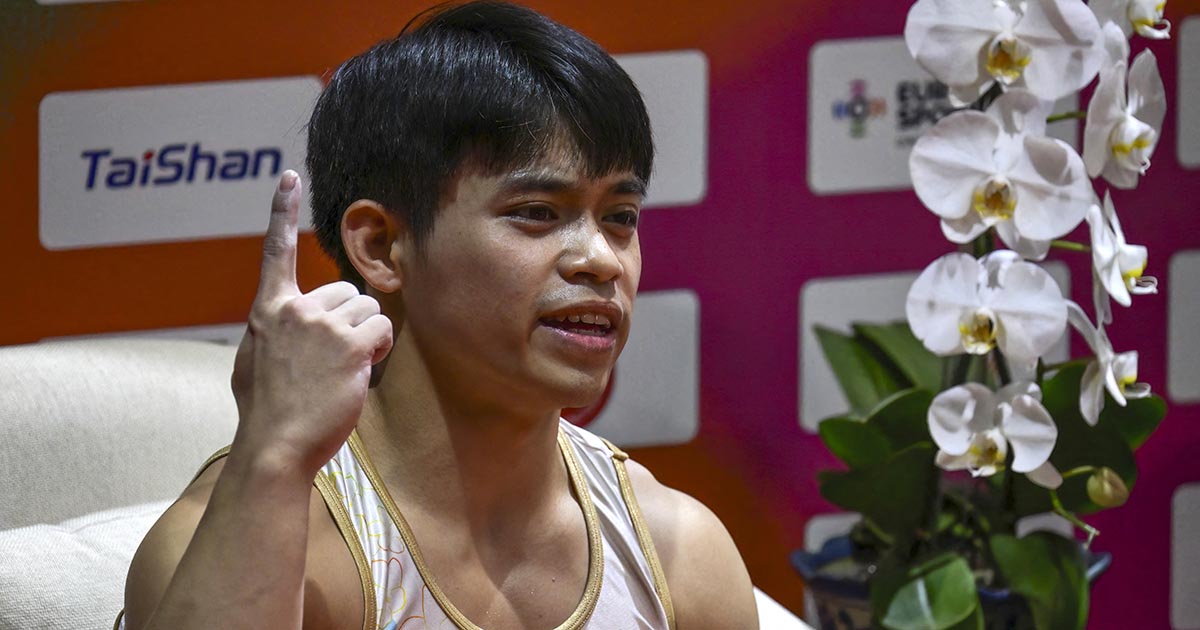 Carlos Yulo wins vault gold at World Championships