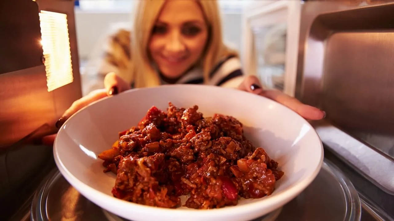 8 Foods That Turn Toxic When Reheated