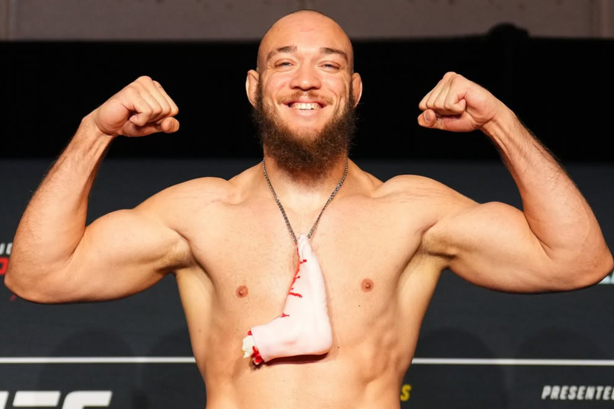 Valter Walker revela ter fraturado perna durante duelo no UFC 321; veja ...