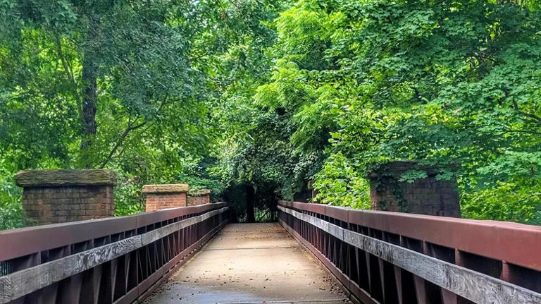 Louisville's Most Elegant Neighborhood Is An Upscale Gem With Stone ...