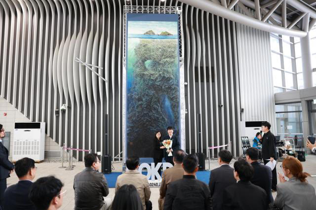 독도사랑운동본부, 서준범 작가와 SRT 수서역에 6m 대작 '시크릿 독도' 작품 제막