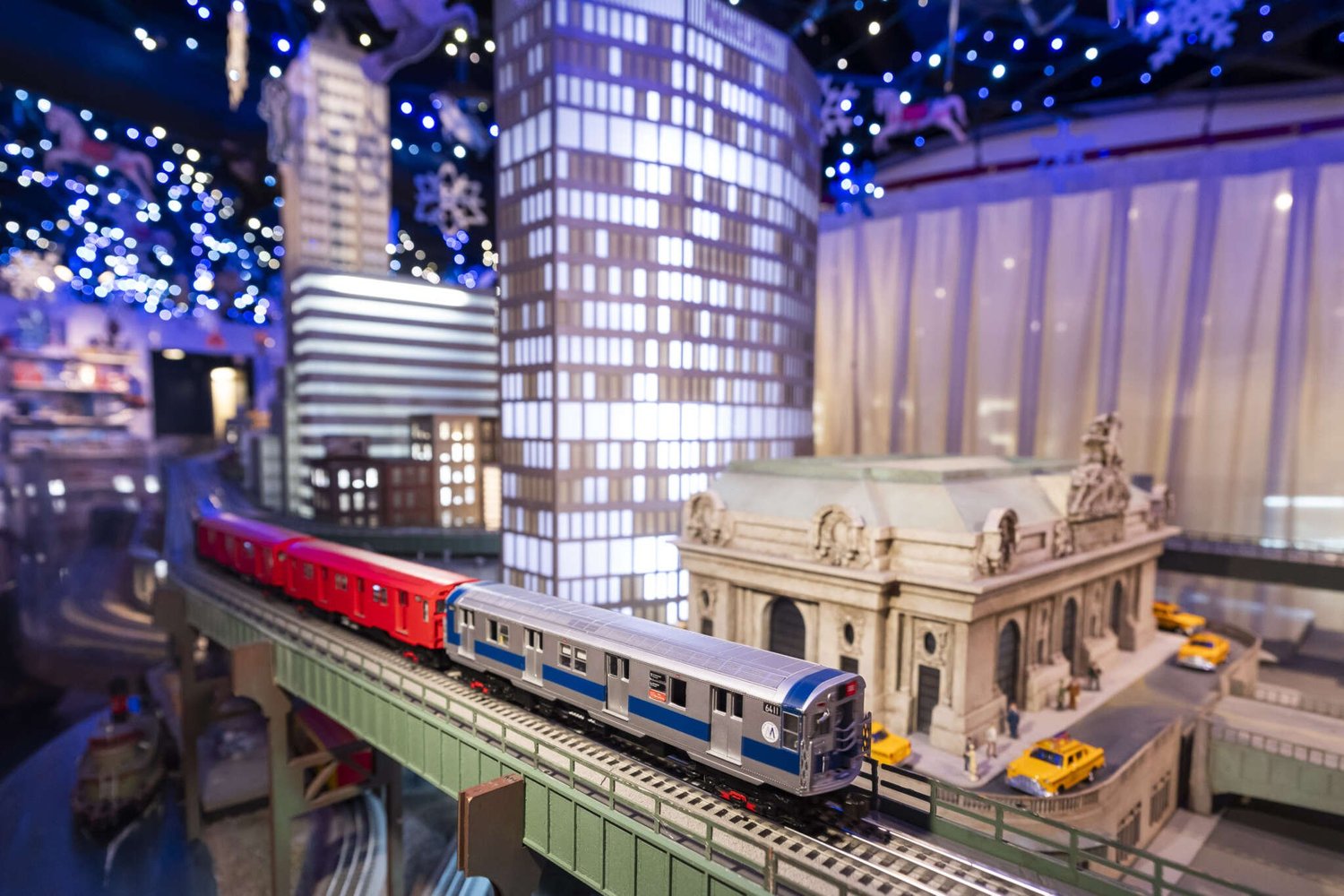 NEW YORK TRANSIT MUSEUM'S HOLIDAY TRAIN SHOW, NYC