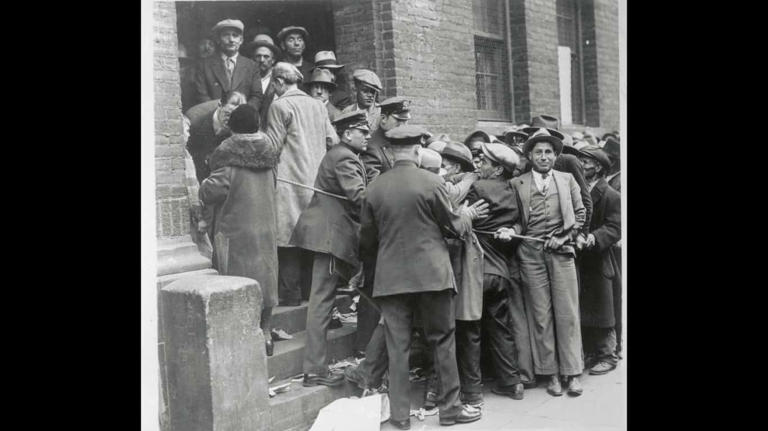 Colorized Photos That Bring the Great Depression to Life