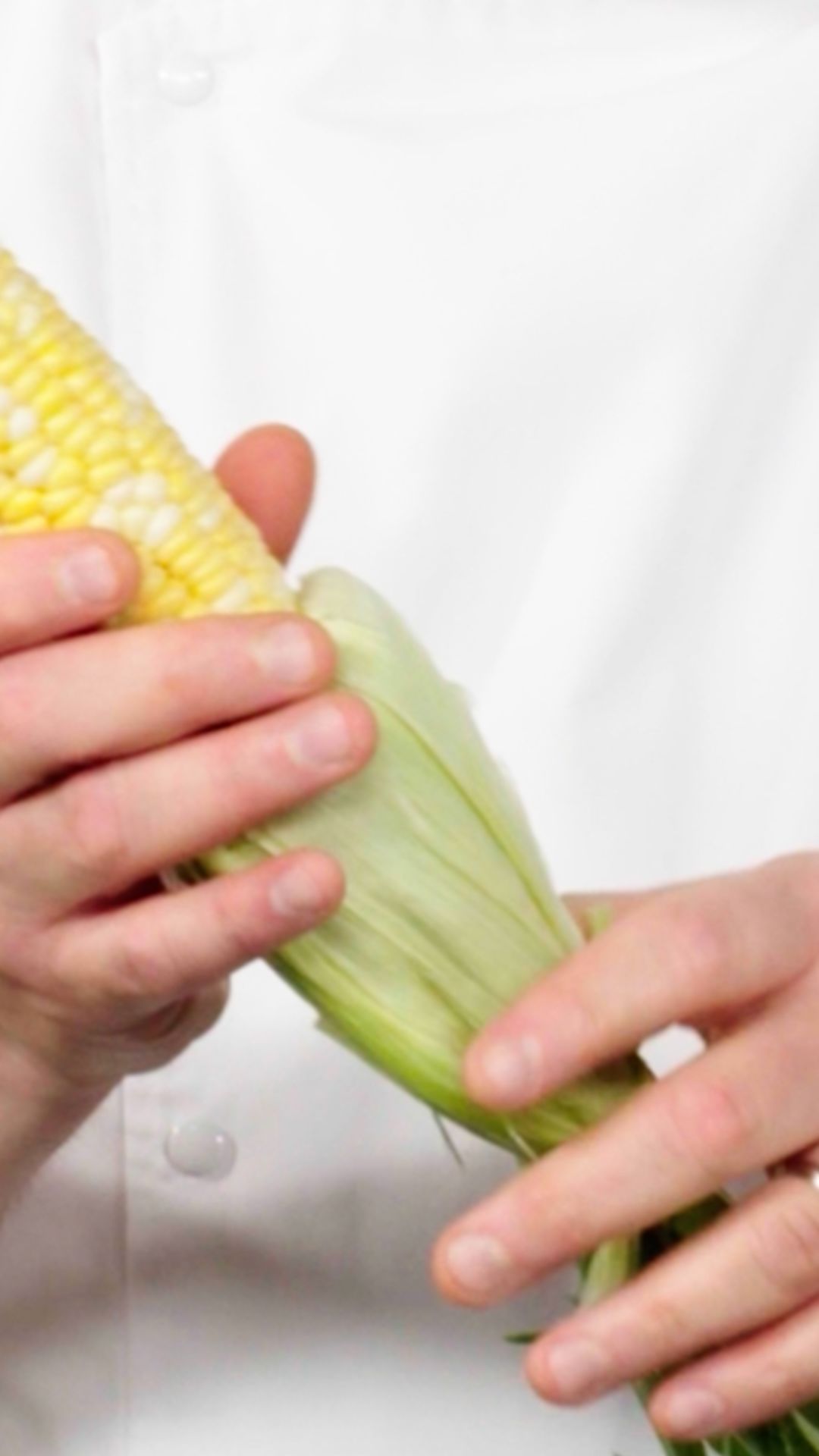 How to Turn Corn on the Cob into its Own Handle