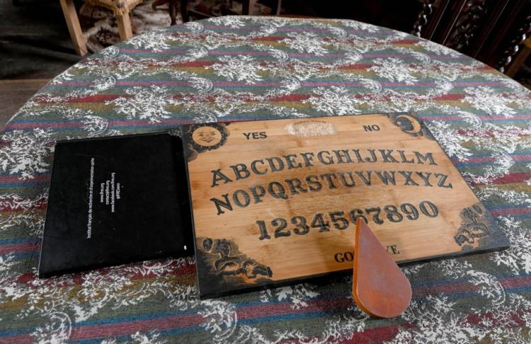 Voici l’histoire folle du jeu de société sur la mort qui s’est vendu ...