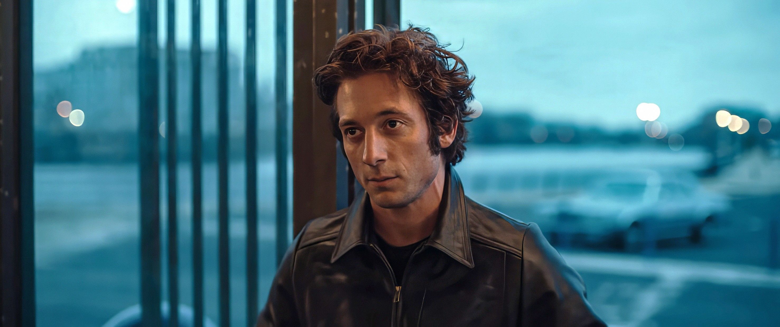 How Blue-Eyed Jeremy Allen White Became Brown-Eyed Bruce Springsteen in ...