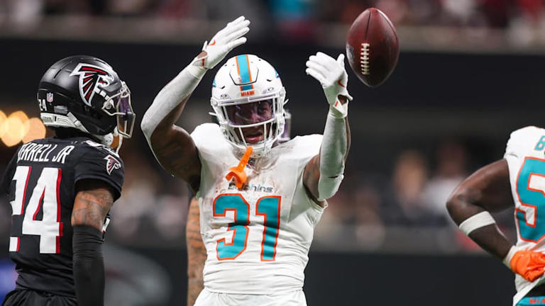 Rough Night for Dolphins’ Ollie Gordon: Heated Sideline Clash ...