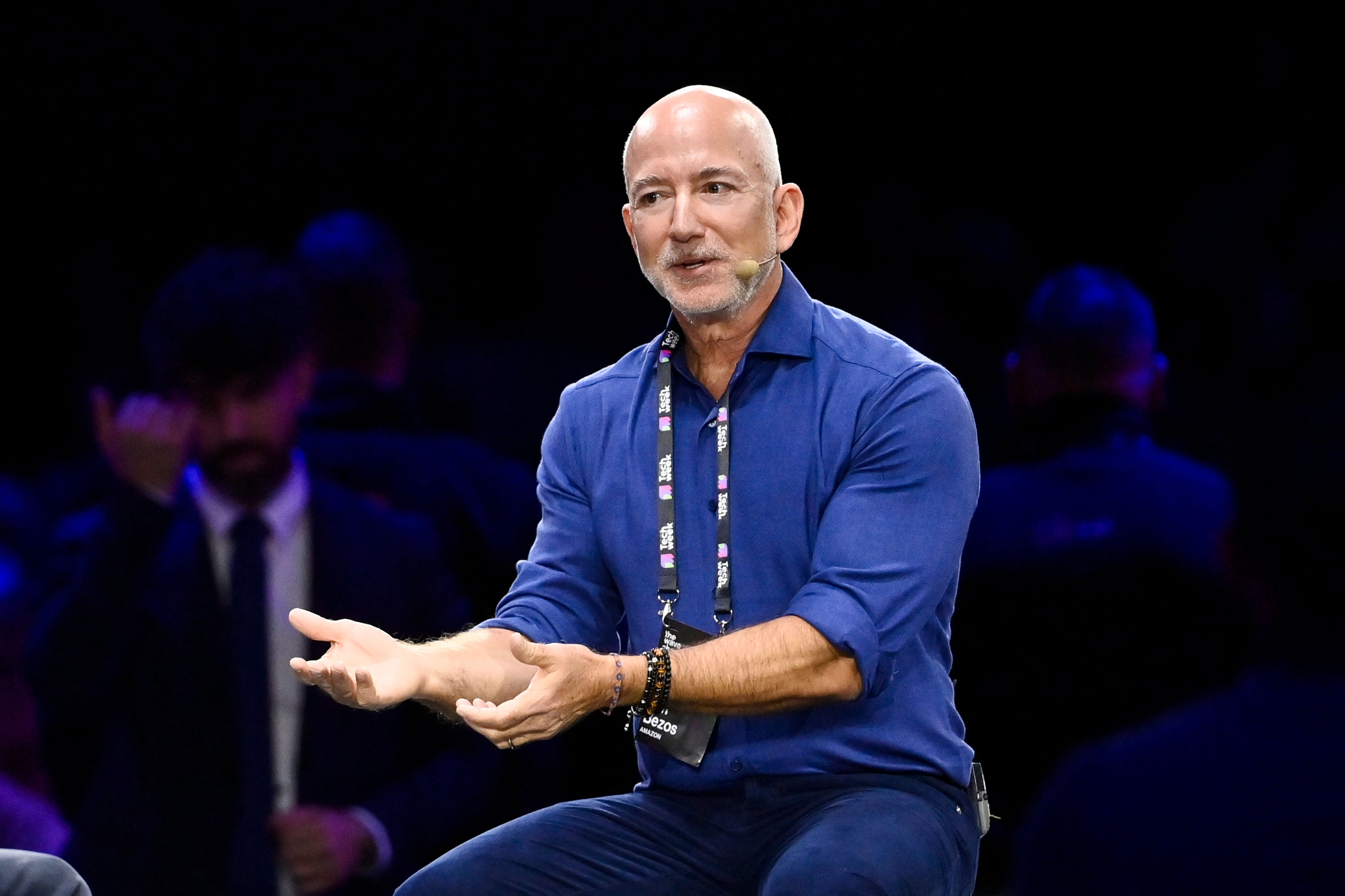 Elon and Rogan Roast ‘Pencil Neck Geek’ Bezos for Getting ‘Jacked’