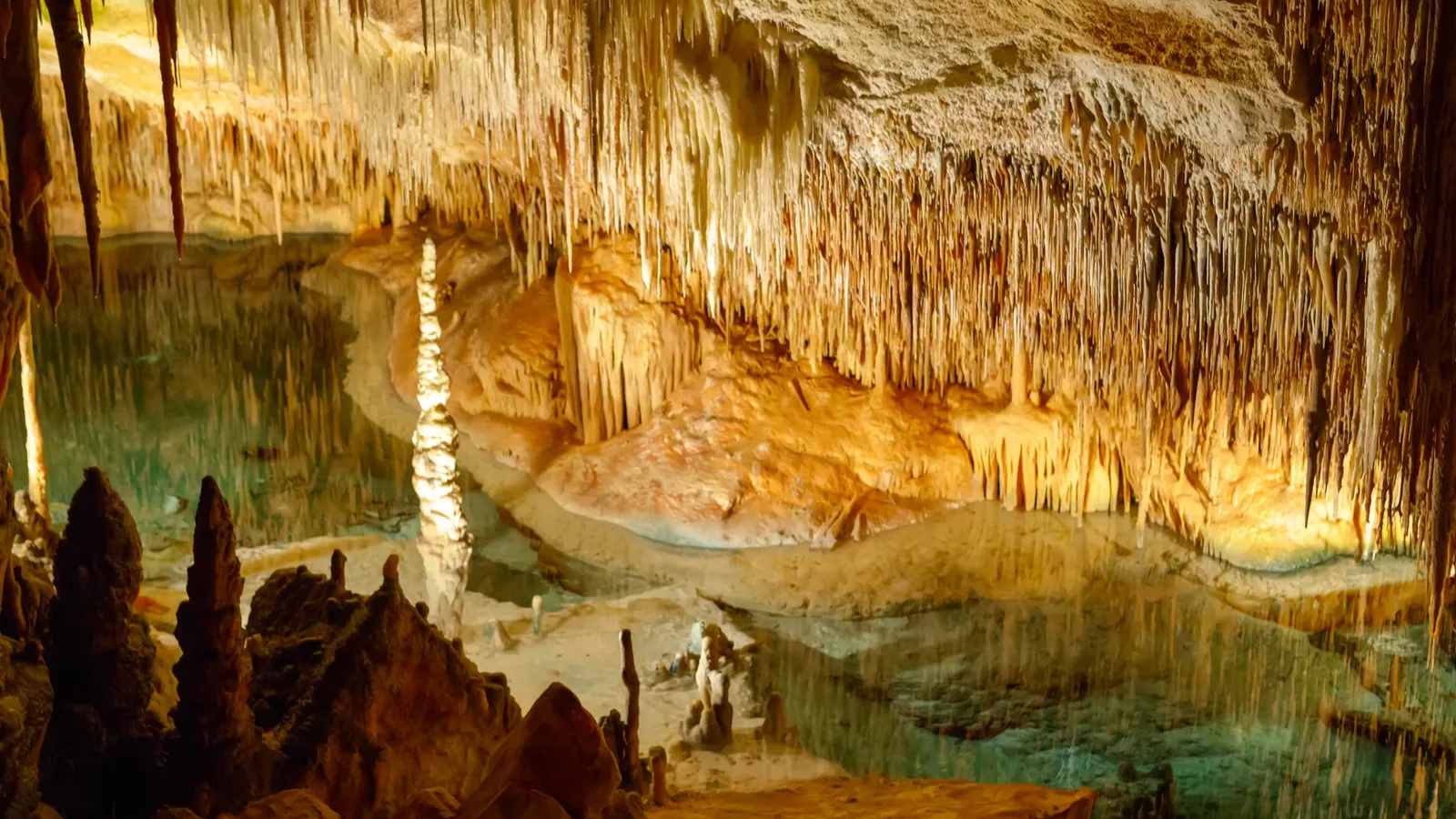 Crystal caves with lantern tours and AR guides for families