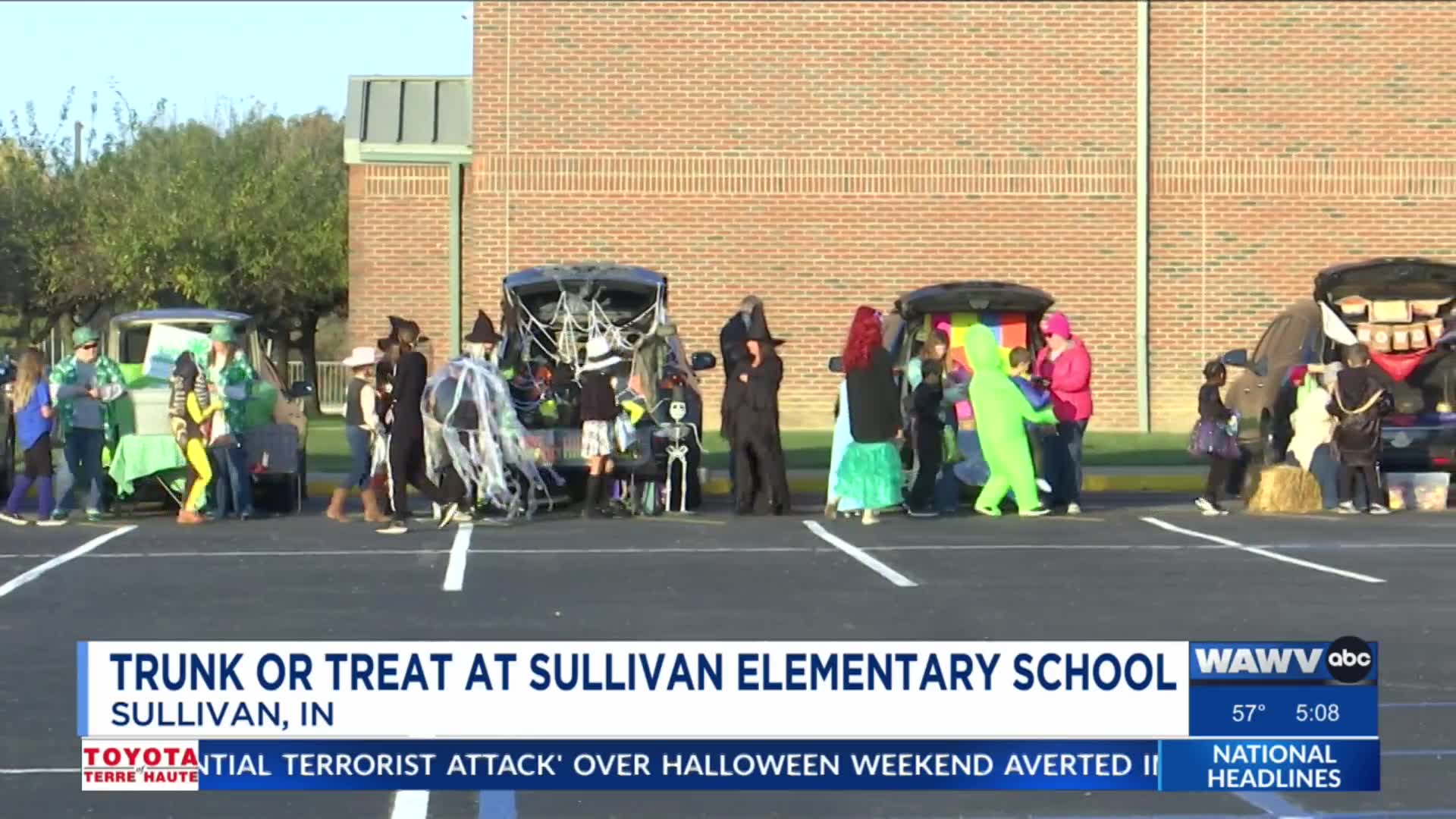 Sullivan Elementary School hosts a Trunk or Treat