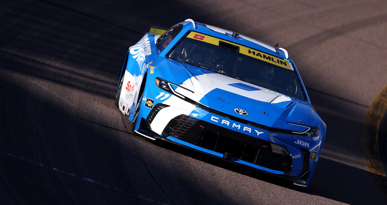 Hamlin leads Championship 4 drivers in Cup practice at Phoenix; Briscoe ...
