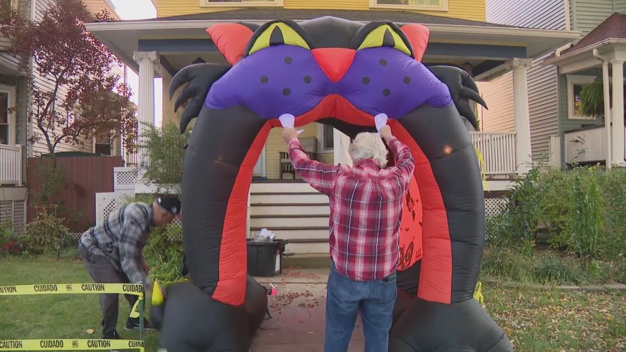 Chicago neighborhood creates Halloween ‘safe space’ for kids amid ICE raids
