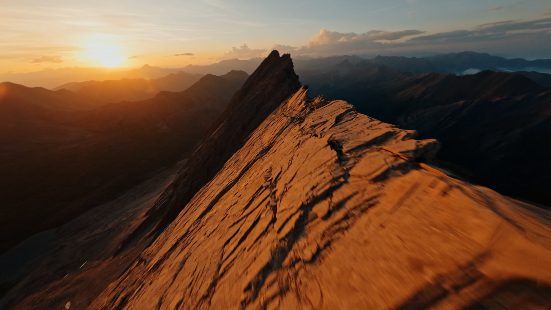 Perspektif Radikal: Rekaman Drone FPV yang Menegangkan, Ep. 40