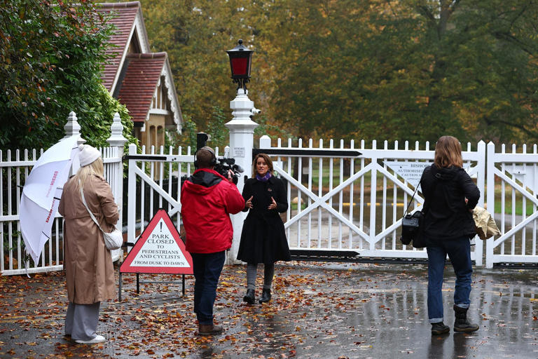 Andrew to remain in royal succession line as move to Sandringham ...