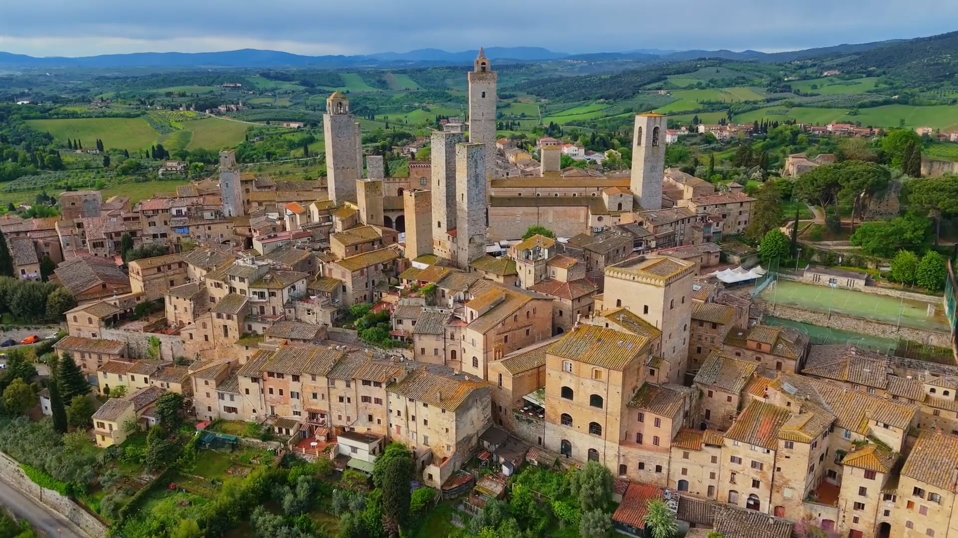 San Gimignano: Drone Disocovers Tuscany's 'Medieval Manhattan'