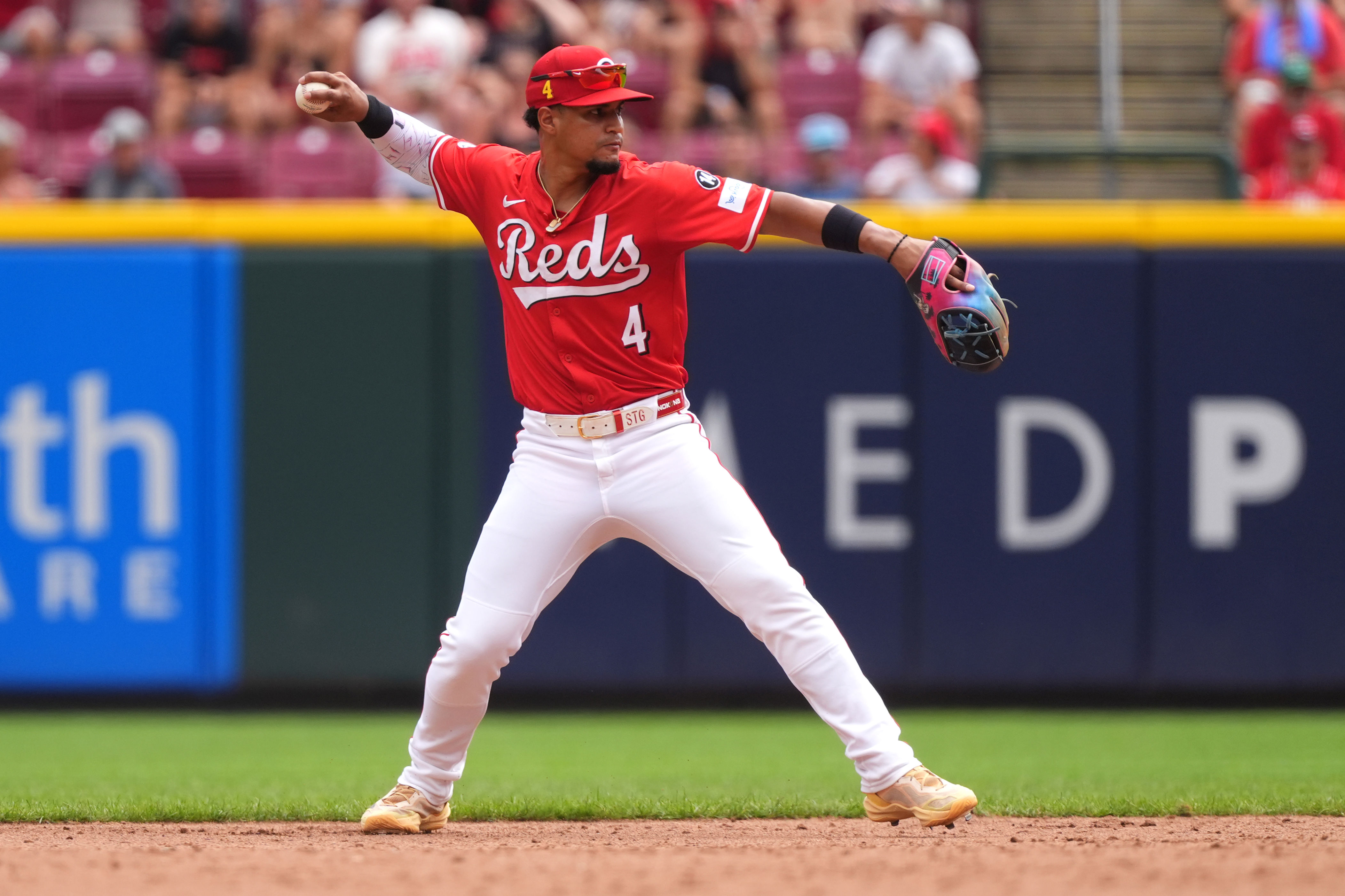 Cincinnati Reds outright Santiago Espinal to AAA Louisville