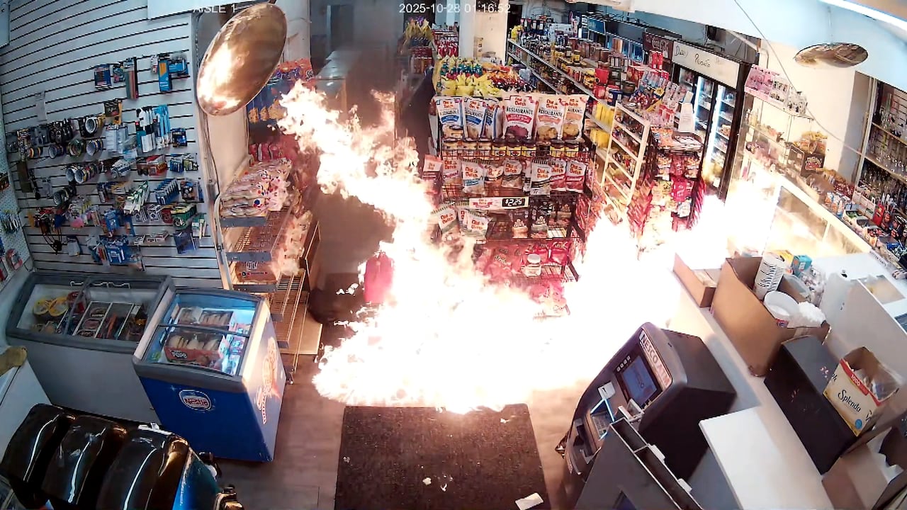 Masked men torch Winnipeg convenience store