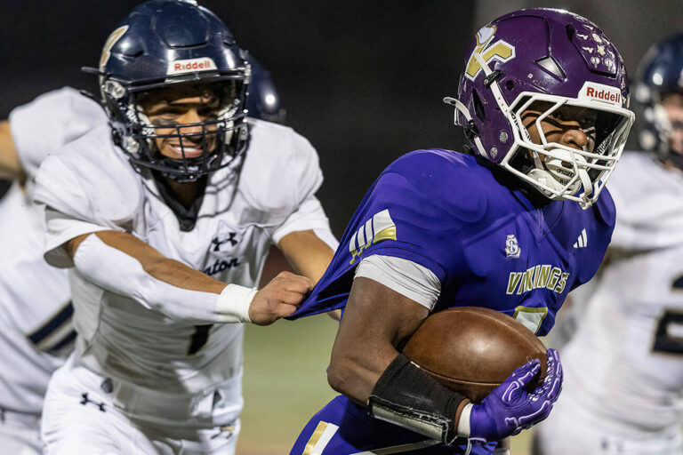 Lake Stevens football rolls Arlington for Wesco 4A crown