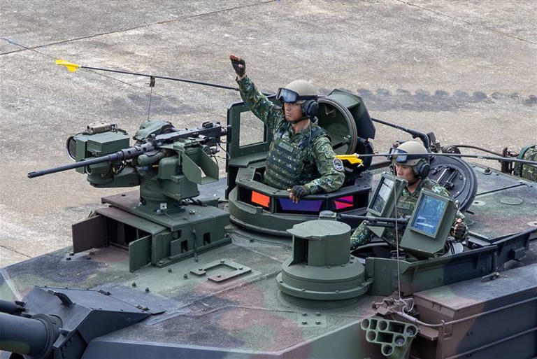 文總X青文創M1A2T成軍周邊一日完售 民眾敲碗不斷搶收地表最強象徵