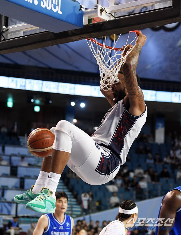 Shaun Long Dunk
