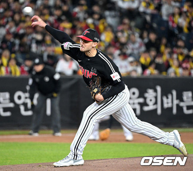 염갈량이 무릎 꿇고 부탁하다니, '연봉 4억' 대체 외인이 우승 청부사였네, KBO 5번째 대기록 세우다 [KS5]