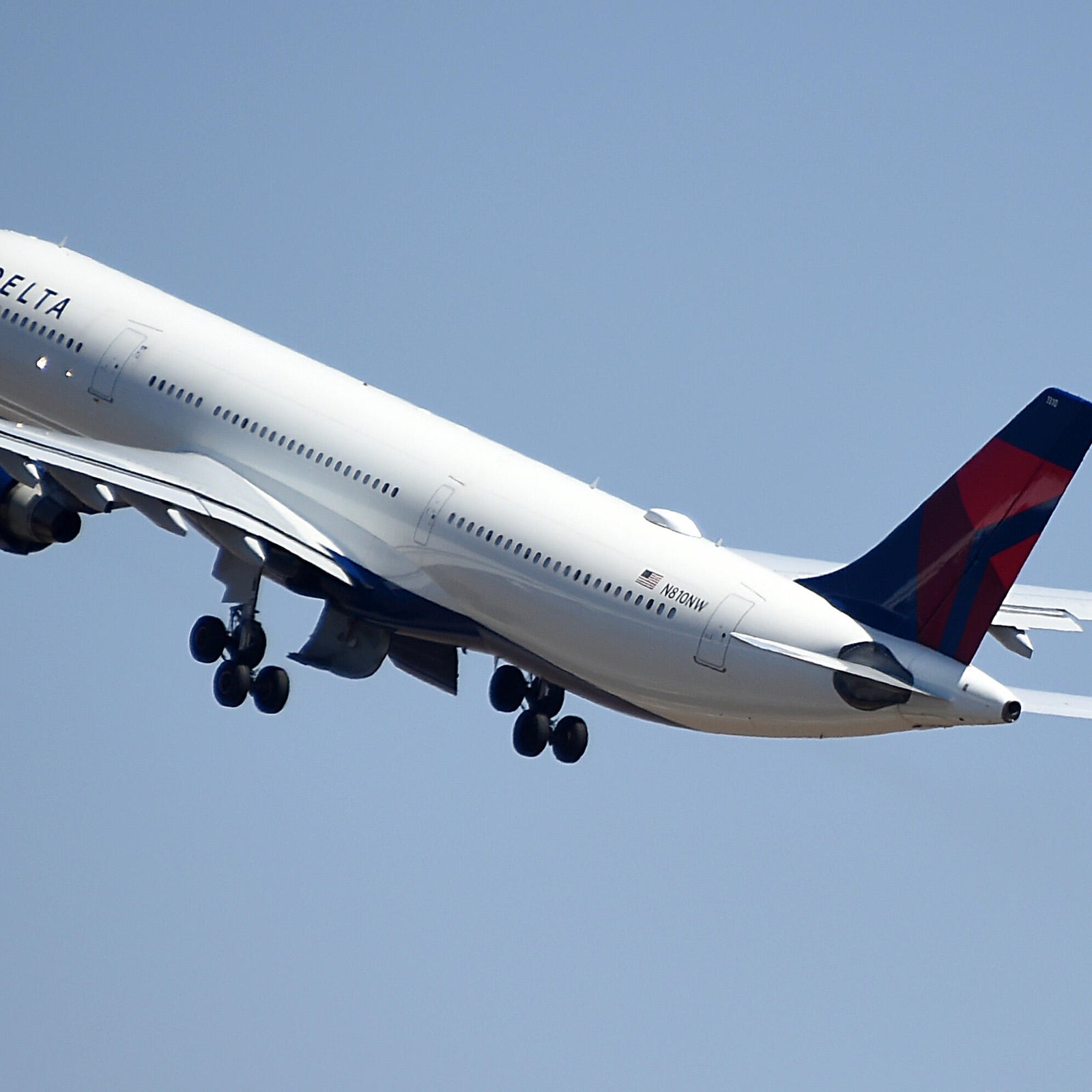 Delta pilot says "that was close" after go-around at Boston's Logan Airport
