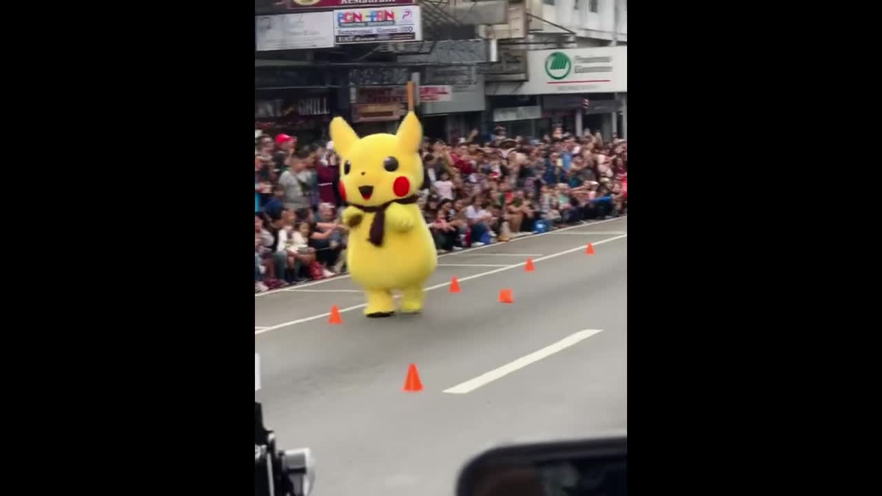 Pikachu outruns Stitch in a playful mascot race on Session Road in ...