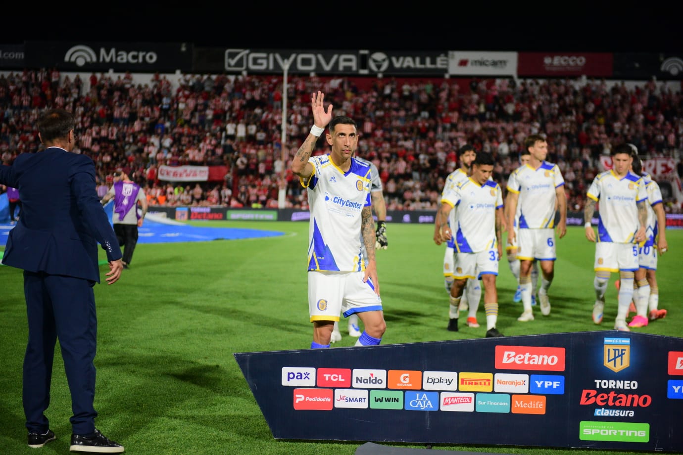 Instituto le rindió a Ángel Di María el homenaje que le faltaba, en Córdoba