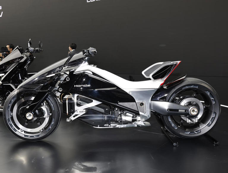 【ワールドプレミア】ホンダ「EV Outlier Concept」“電動でしか得られない驚きと感動”を形にした自由形クルーザー【ジャパンモビリティショー2025】