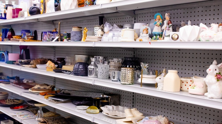 Look For This Porcelain Pattern At The Thrift Store—it's Way More ...