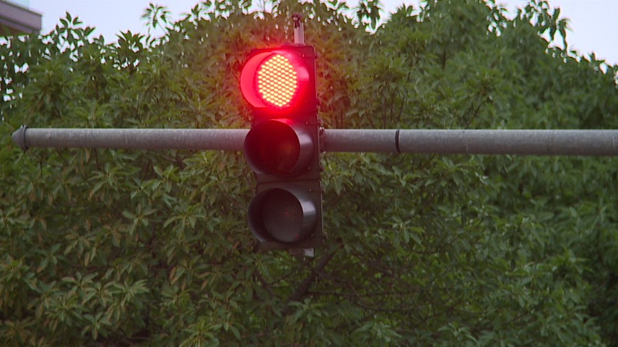 No more warnings: Oahu’s red light speed cameras begin issuing ...